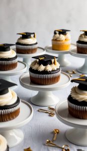 19 Graduation Cupcake Decorating Ideas: Sweet Treats to Celebrate ...