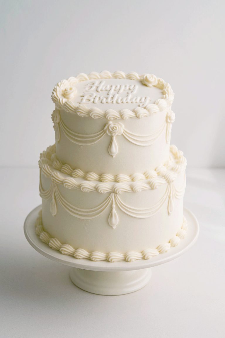 32 Birthday Cake Decorating Ideas: From Simple & Chic to Creative ...