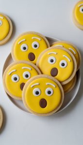 29 Funny Cookie Decorating Ideas Guaranteed To Make You Laugh!